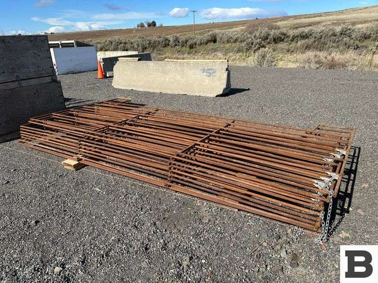 12' Sucker Rod Panels - Booker Auction Company