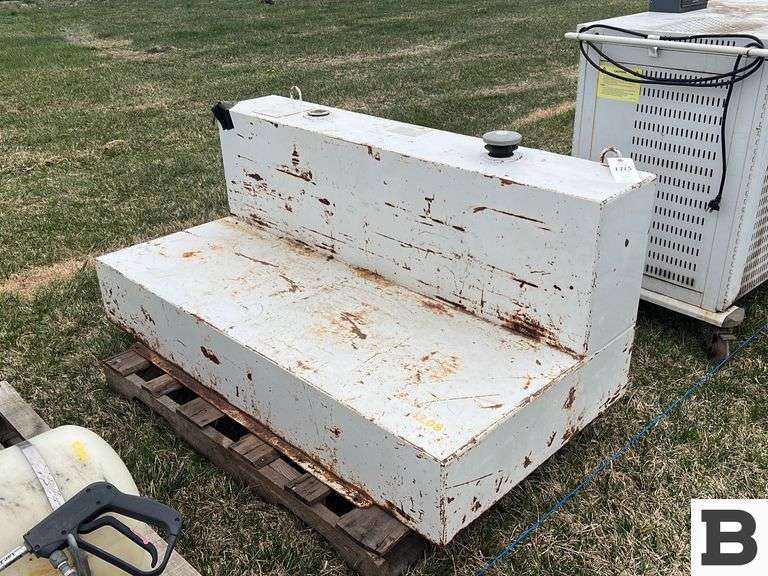 105 Gallon L Slip Tank - Booker Auction Company