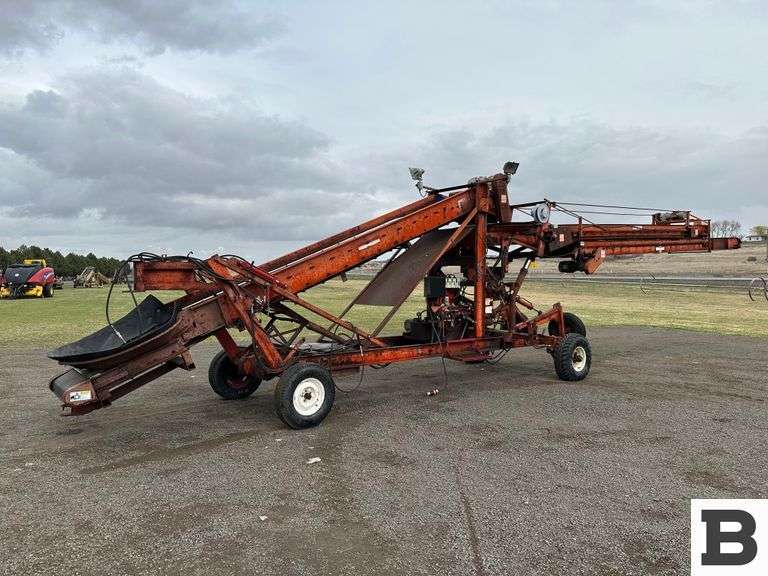 1987 Spudnik 550 Potato Piler - Booker Auction Company