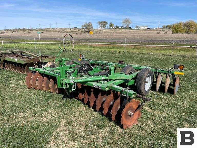 Frontier DH1512 12' Tandem Disc - Booker Auction Company