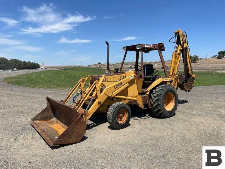 Case 580E Backhoe - Booker Auction Company