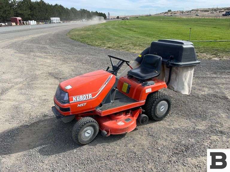Kubota T1400 Riding Lawn Mower - Booker Auction Company