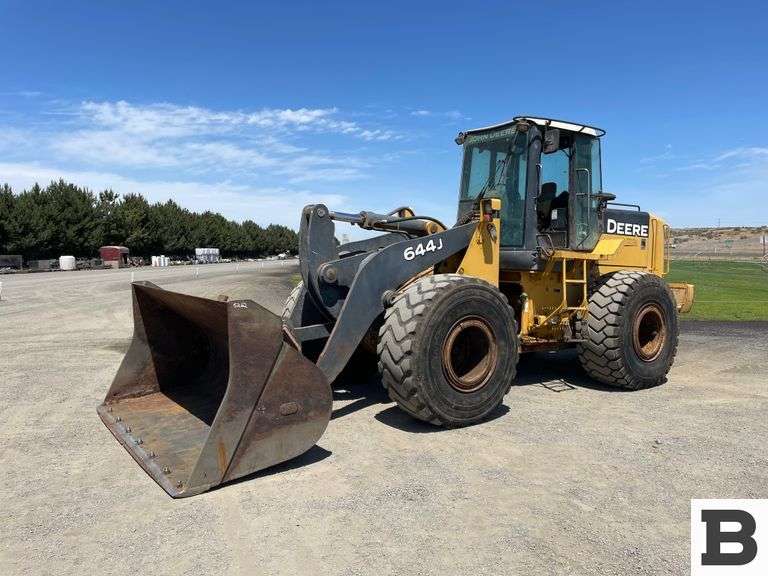 John Deere 644J Loader - Booker Auction Company