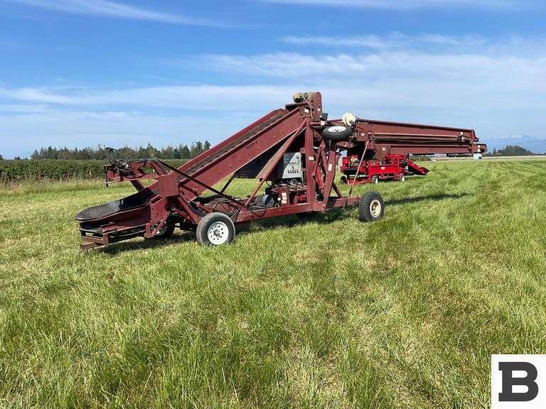 1999 Spudnik MDL 560 Potato Piler - Booker Auction Company