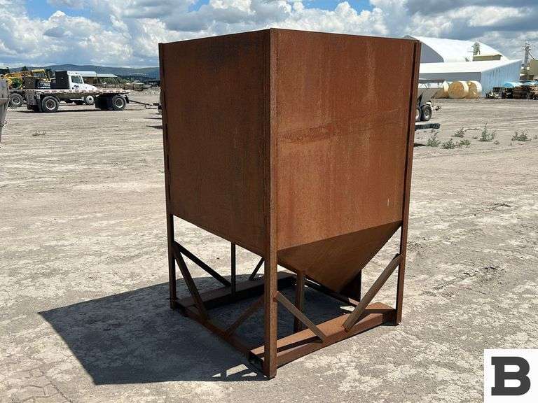 Custom Dry Fertilizer Storage Bin - Booker Auction Company