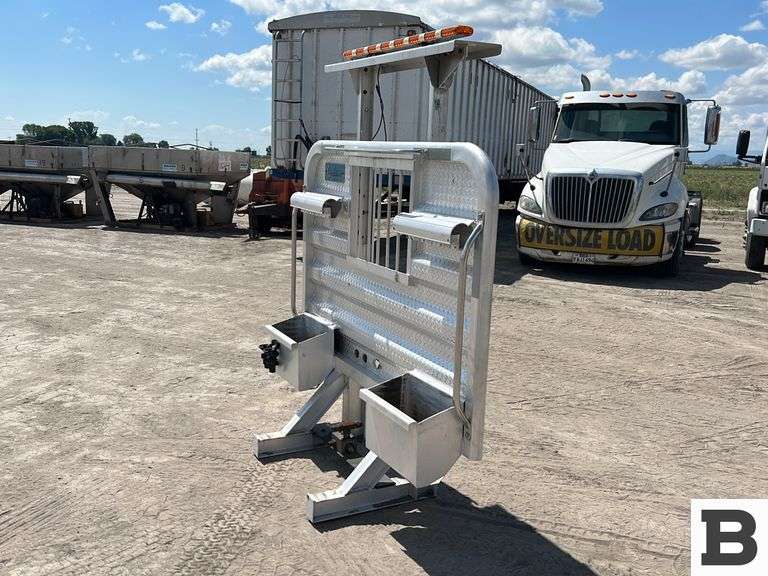Genuine Merritt Headache Rack - Booker Auction Company