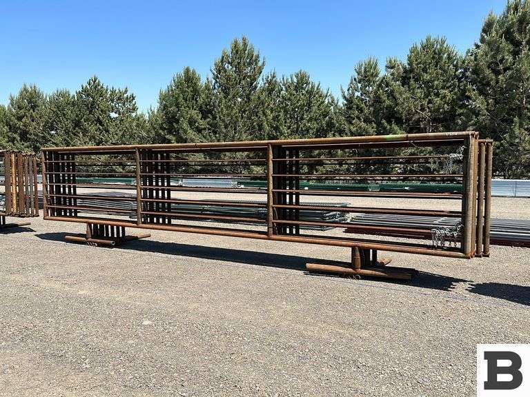 24’ Free Standing Panels - Booker Auction Company