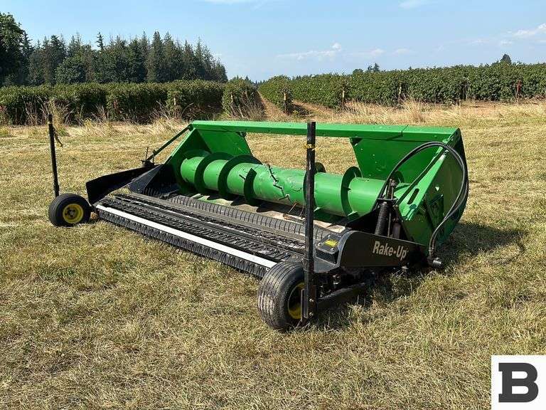 John Deere Pickup Header - Booker Auction Company