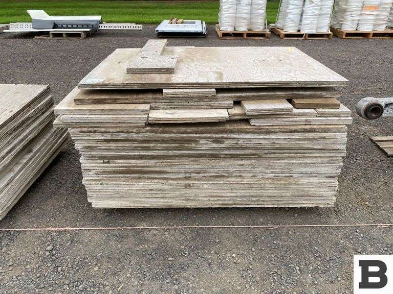 Concrete Form Boards - Booker Auction Company