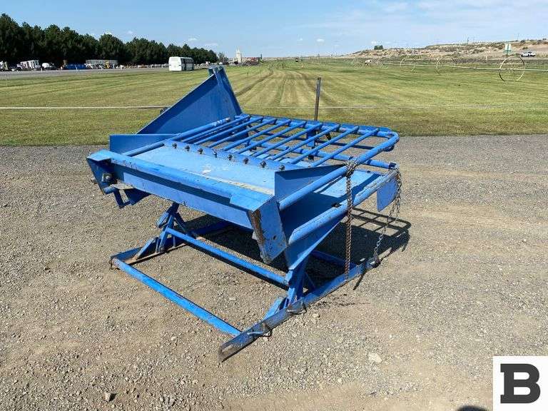 Priefert Calf Table - Booker Auction Company