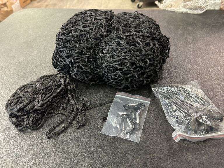 Large netting and bungee cords clips - Bluegrass Bids