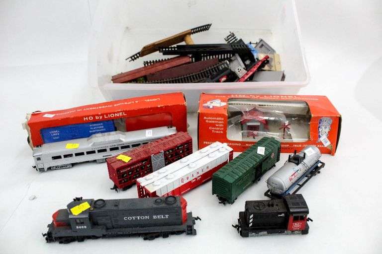 Train collection, includes vintage Lionel HO hydraulic platform ...