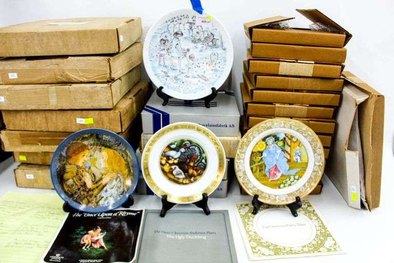 Collector's Plates, twenty-six plates including Franklin porcelain ...