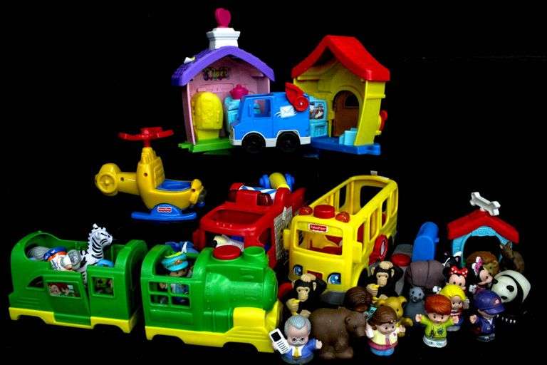 Fisher-Price Little People toy collection, includes school bus -and ...