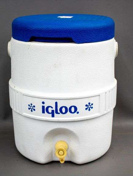 Igloo drink dispenser with spout and lid - Bunting Online Auctions