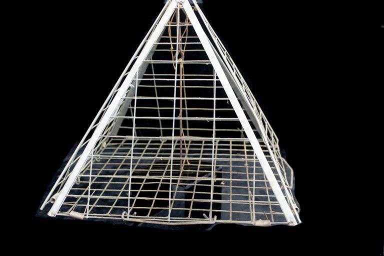 Vintage pyramid shaped spring loaded crab trap. - Bunting Online Auctions
