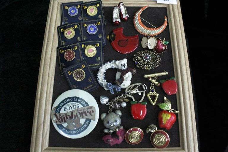 Boyd's Bears represented on Bear wear pins, enameled Apples, orange ...