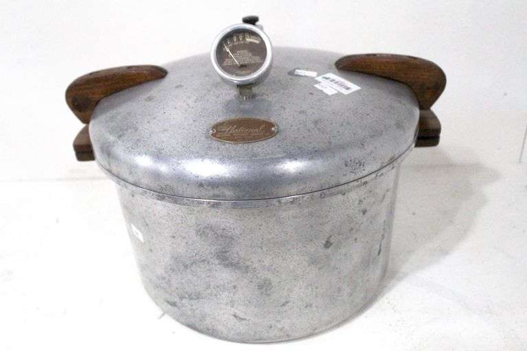 National Vintage Pressure Cooker - Bunting Online Auctions