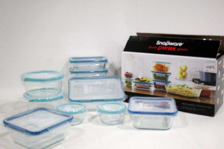 Pyrex Snapware Glass Food Storage Containers - Bunting Online Auctions