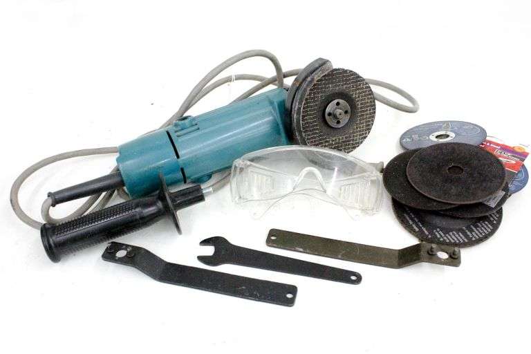 Makita 100mm Disc Grinder Model:9501B with accessories. - Bunting ...