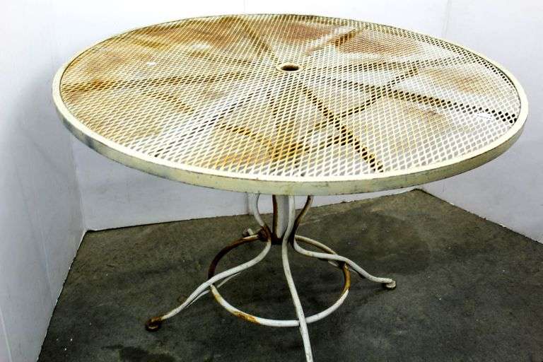 Grate top pedestal base lawn table with umbrella stand hole - Bunting ...