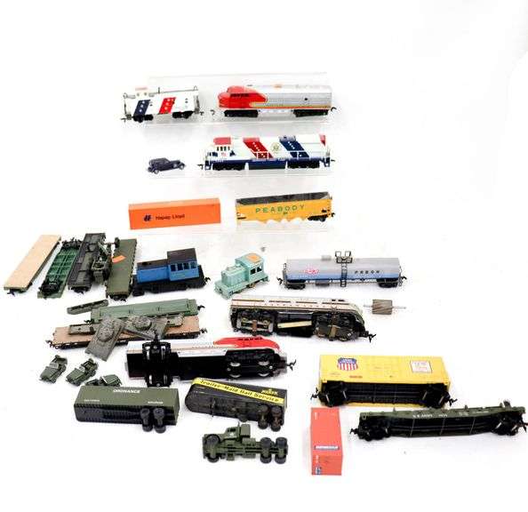 Bachmann HO Scale Seaboard Coast Line Locomotive -and- Tender -and- AHM ...