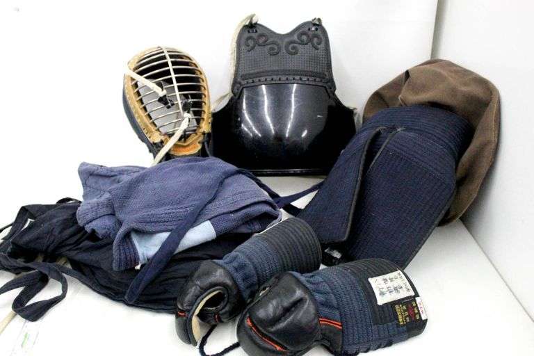 Japanese Kendo Bogu Gear, includes mask, gloves, chest plate -and- more ...