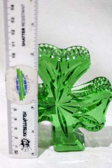 Waterford crystal Green Shamrock paperweight - Bunting Online Auctions