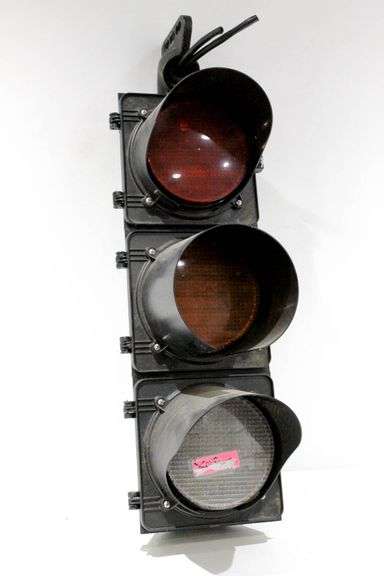 1970s Style Traffic Light - Bunting Online Auctions