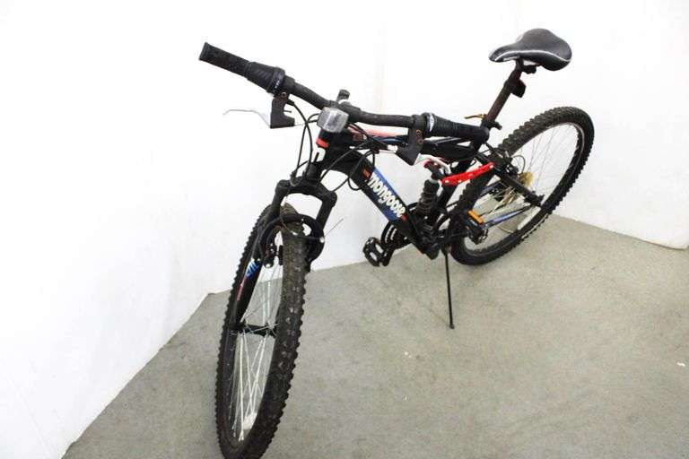 Mongoose Standoff Mountain Bike - Black - Bunting Online Auctions