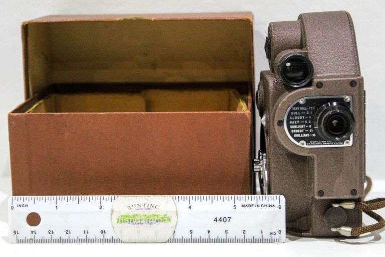 Revere 88 8mm movie camera in the original box - Bunting Online Auctions