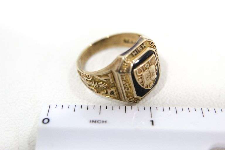 10 KT Gold class Ring , 1943, Catholic schools of Lancaster, PA, size 7 ...
