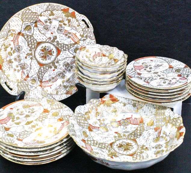 Vintage Japanese Satsuma Style Gold Accented Crest Design - Marked ...