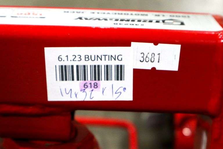 Strongway Model 46238 1500-Lb. Motorcycle Jack - Bunting Online Auctions