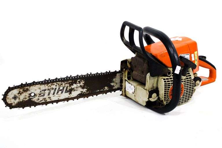 STIHL MS 230 Chain Saw - 311Y. - Bunting Online Auctions