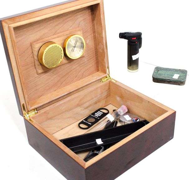 Thompson Co. Inc. 1915 Cigar Humidor with Smoking Accessories ...