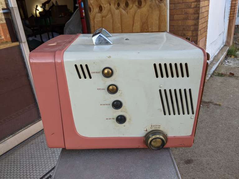 1950S PORTABLE TV BY HOTPOINT - Bid On Estates