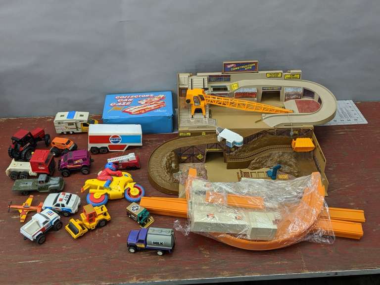 HOT WHEELS CONSTRUCTION SITE AND TOY CARS AND TRUCKS - Bid On Estates