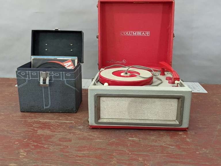 PORTABLE COLUMBIA RECORD PLAYER AND CASE WITH 45 RPM RECORDS - Bid On ...