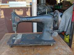 ANTIQUE FRANKLIN TREADLE SEWING MACHINE IN AN ENCLOSED OAK CABINET ...