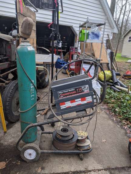 Wire Feed Farmhand 125 Mig Welder On Cart With Tank - Bid On Estates ...