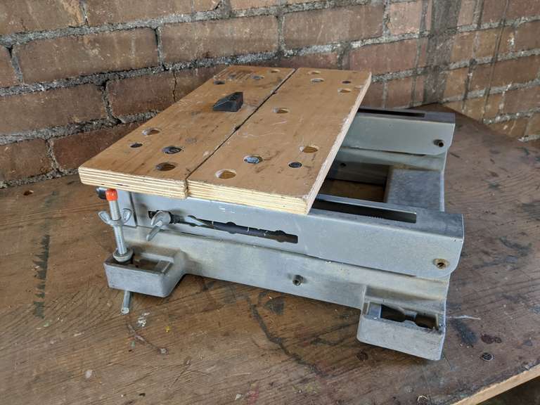 compact benchtop workmate with tilt function - Bid On Estates Auction ...