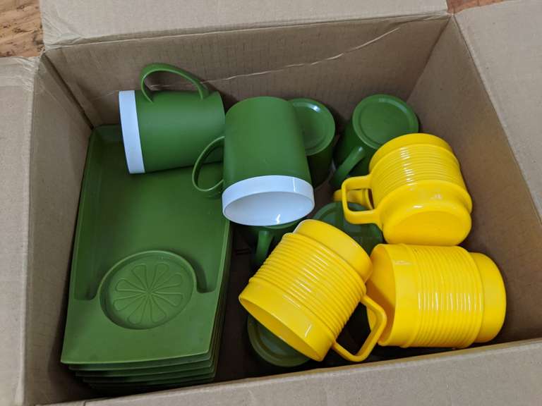 1970s era plastic dishes - Bid On Estates Auction Services