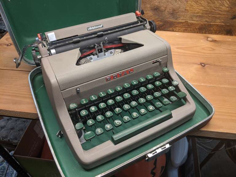 Royal Aristocrat Travel Typewriter - Bid On Estates