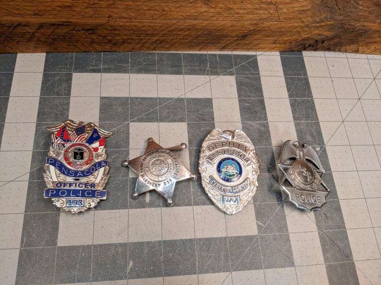 4 Police Badges - Bid On Estates