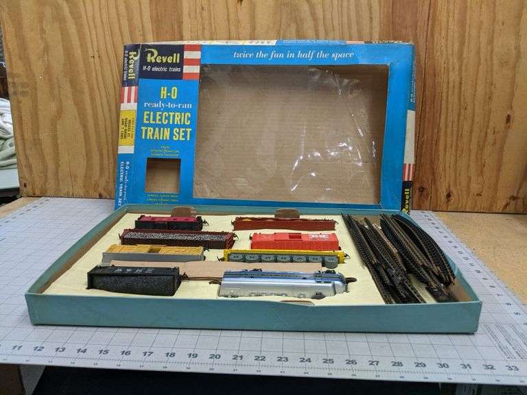Trains. Revell HO Boxed Set. Deluxe F7 Road Diesel (has Heinz car ...