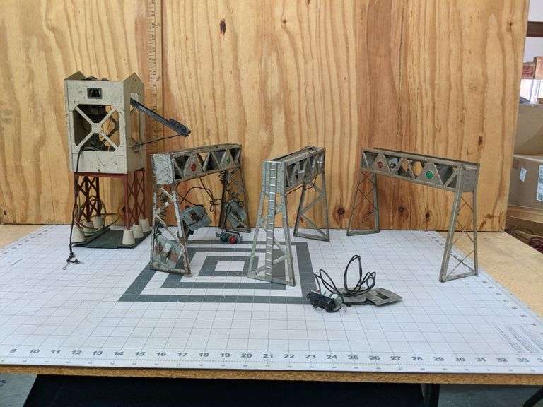 Trains. American Flyer Loading Tower and 3 Marx Signal Bridges - Bid On ...