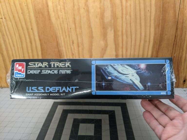 Star Trek Deep Space Nine USS Defiant Model - Bid On Estates Auction ...