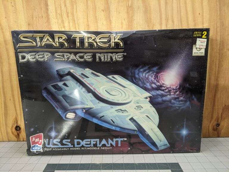 Star Trek Deep Space Nine USS Defiant Model - Bid On Estates Auction ...