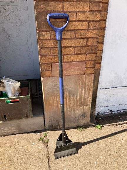 Kobalt Roof Scraper - Bid On Estates